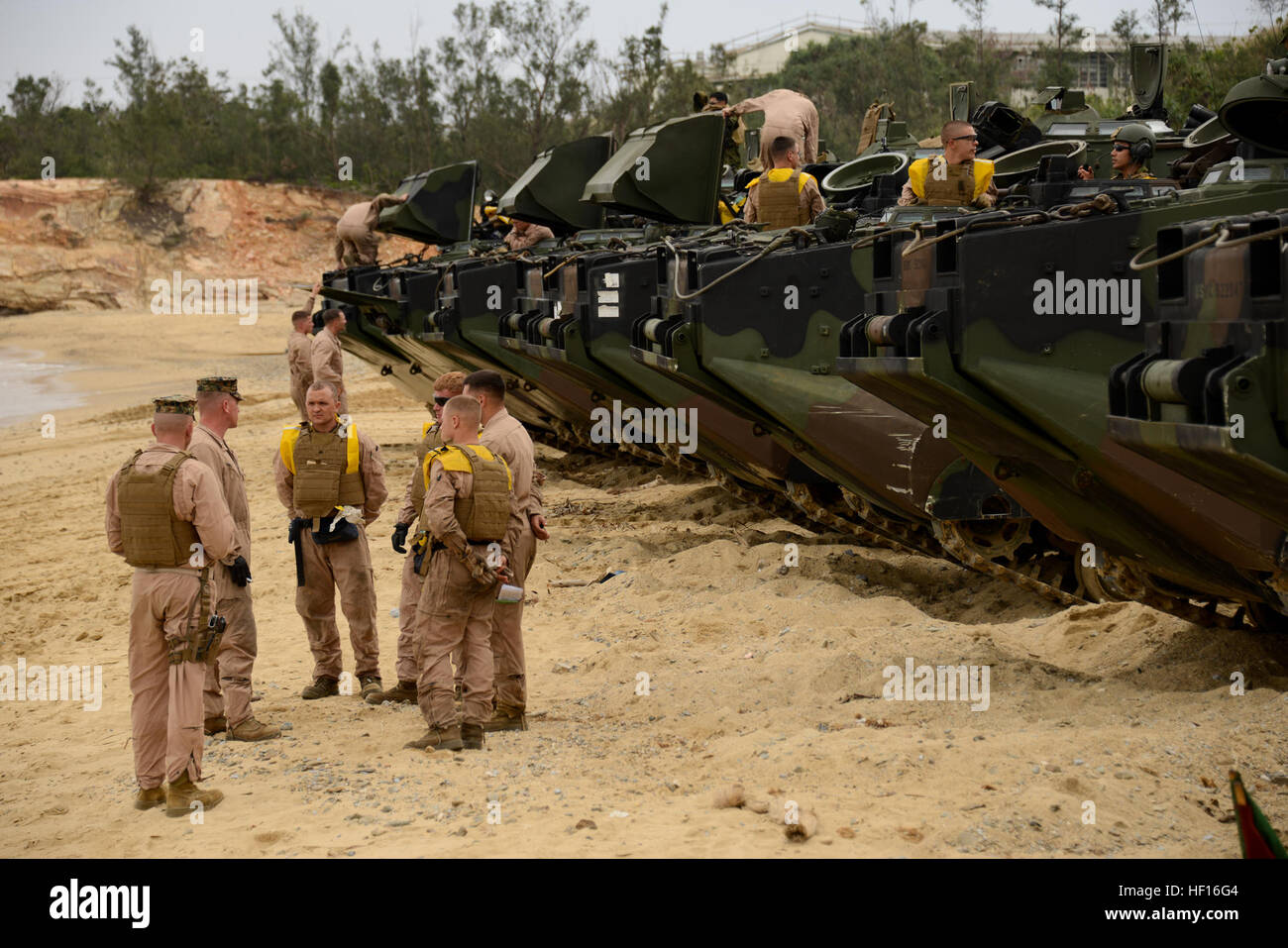Marines with Combat Assault Battalion discuss their first water-borne ...