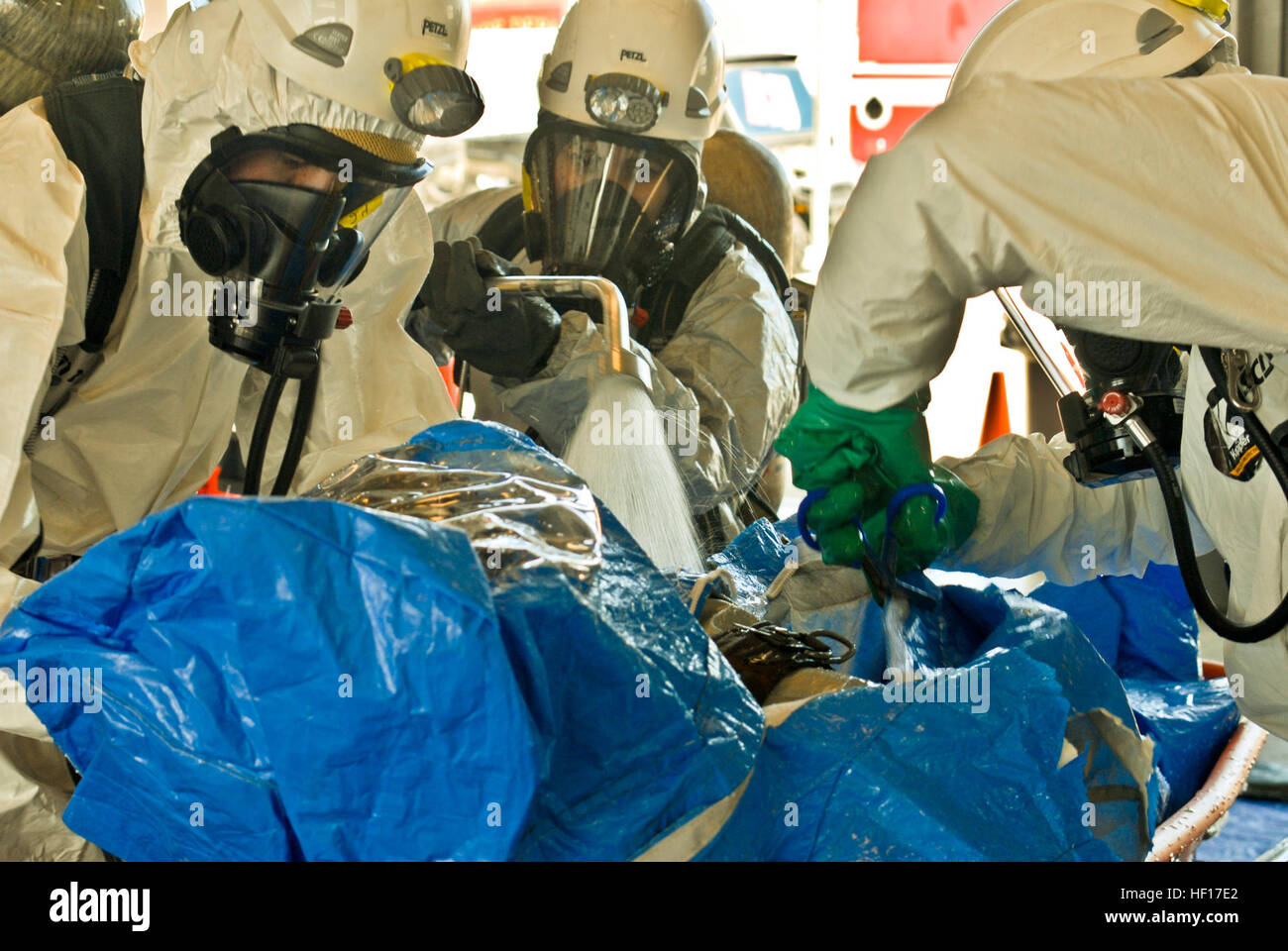 Illinois Army National Guard soldiers practice decontamination ...