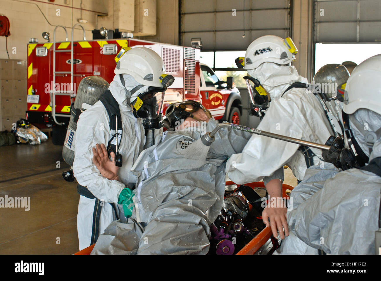 Illinois Army National Guard soldiers practice decontamination ...