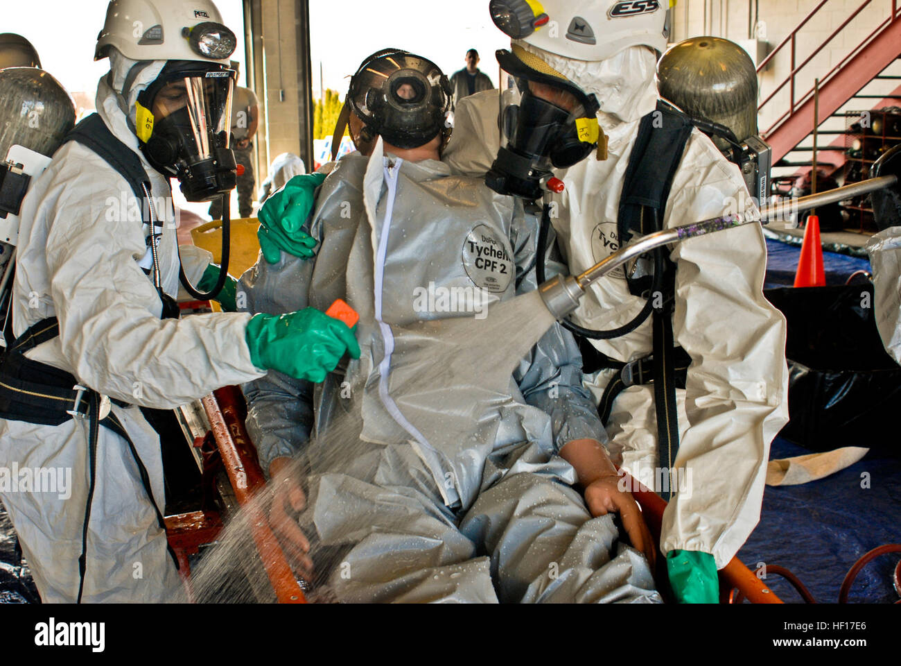 Illinois Army National Guard soldiers practice decontamination ...
