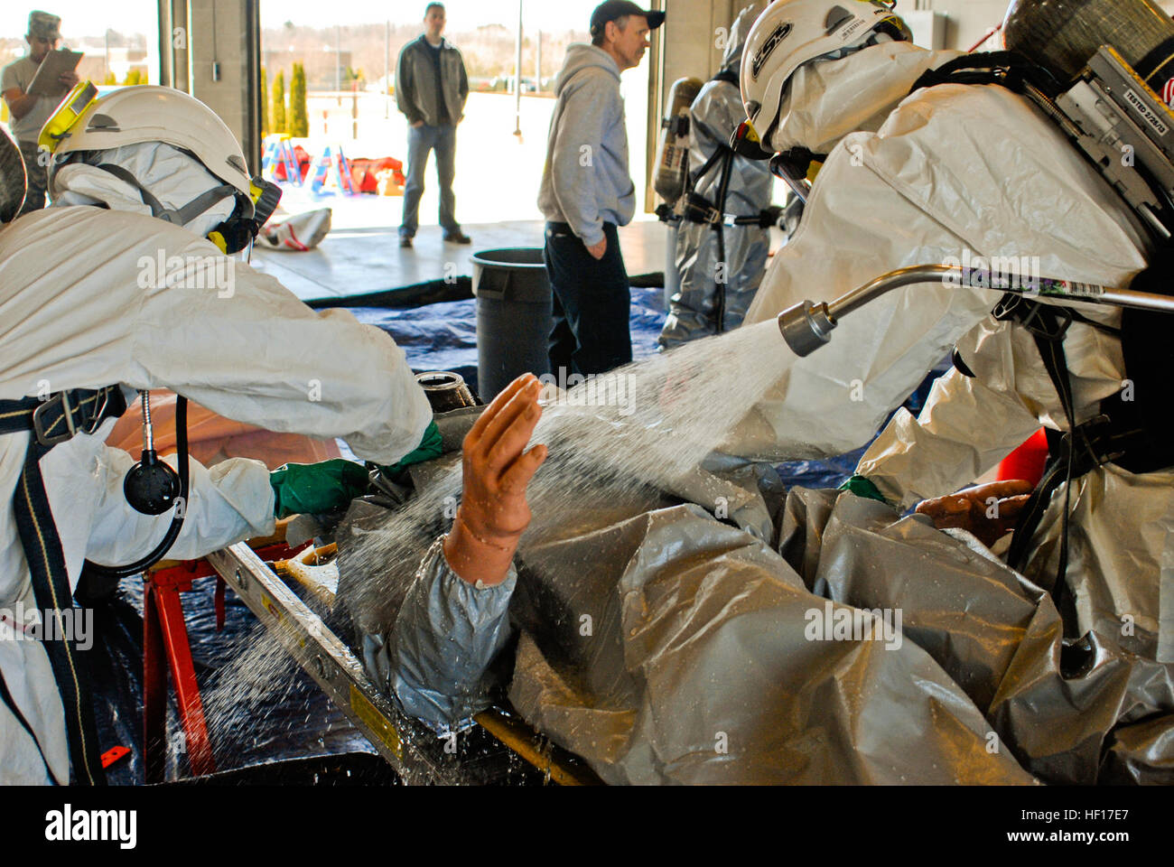 Illinois Army National Guard soldiers practice decontamination ...
