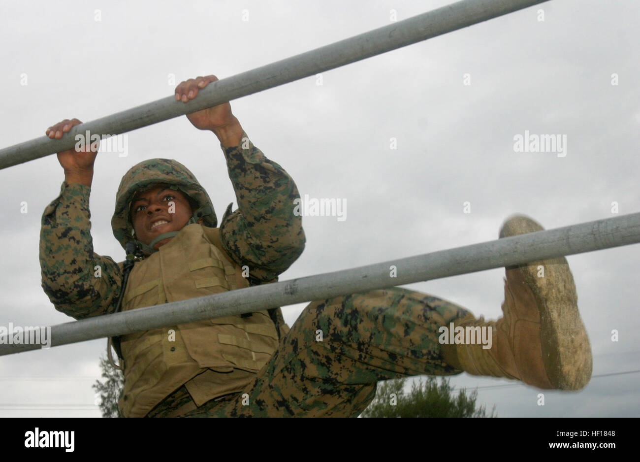 Marines complete obstacle course hi-res stock photography and images ...