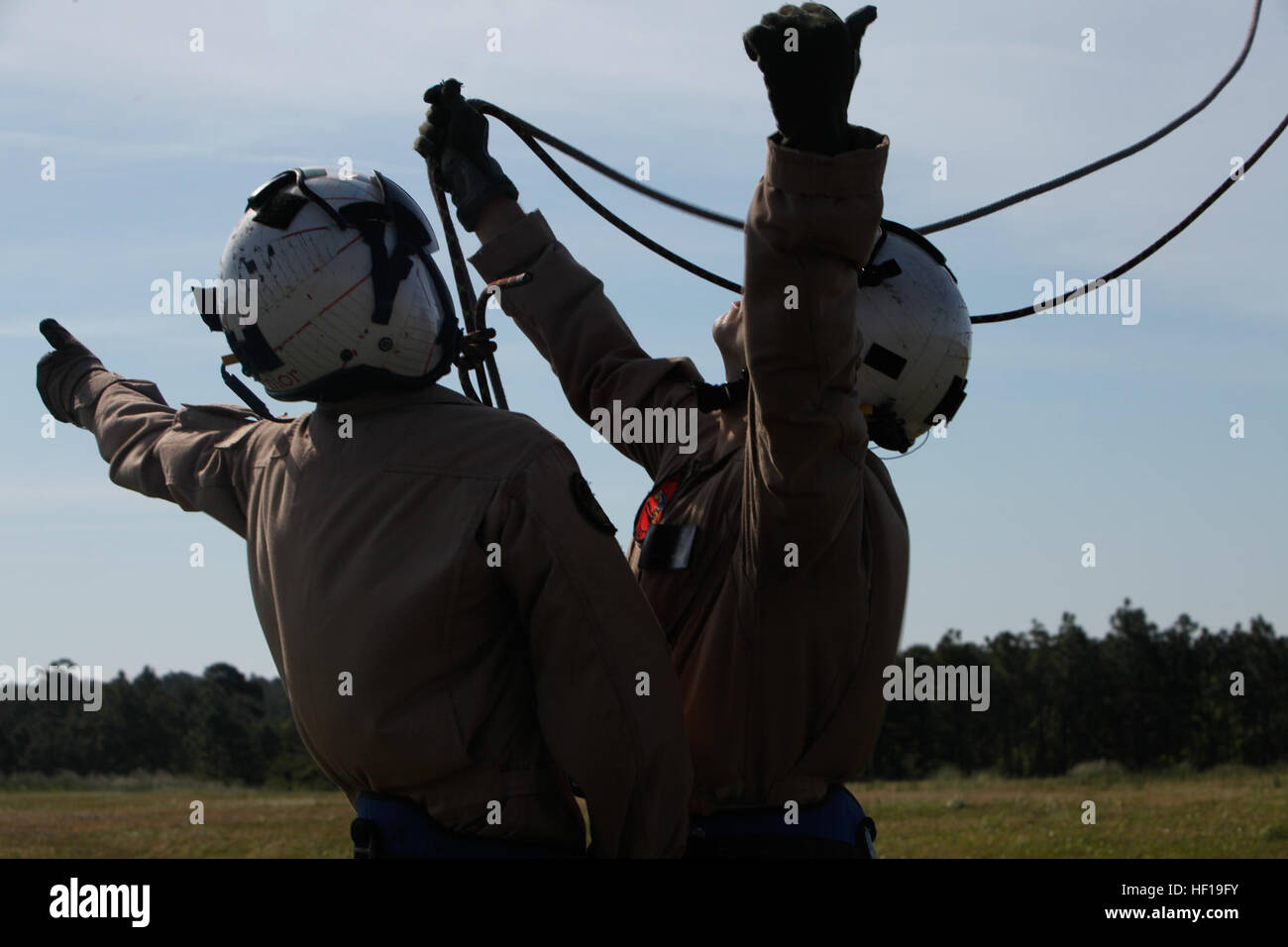 Marines and Sailors with Marine Transport Squadron 1 conduct repelling ...