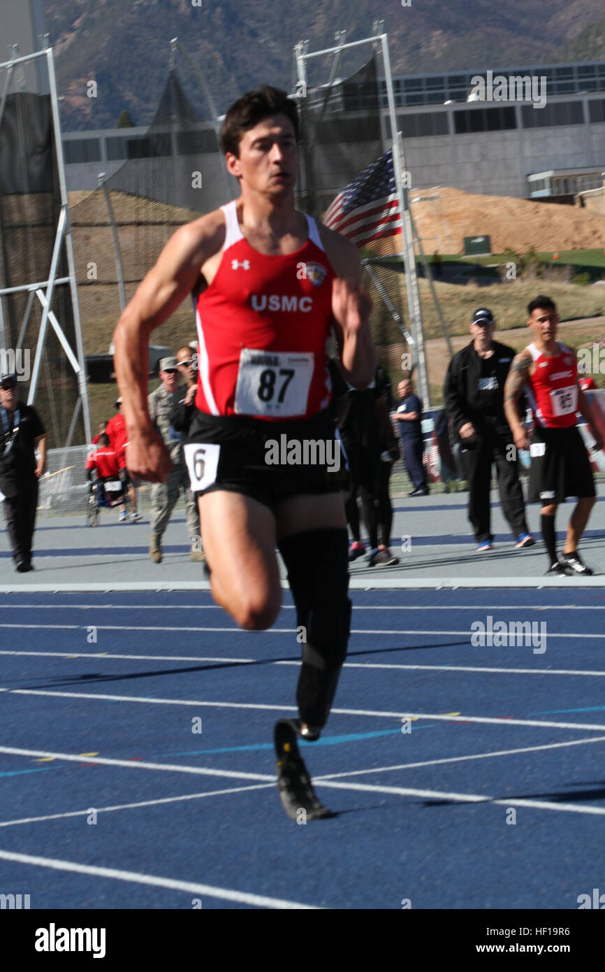 Marine veteran Sgt. Brian Riley, from Oshkosh, Wis., sprints to the ...