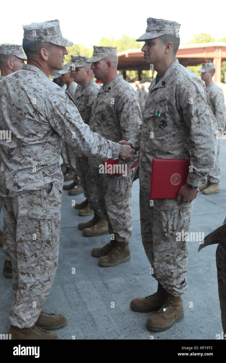Staff Sgt. Jamal Yousef with 2nd Tanks Battalion shakes Brig. Gen ...