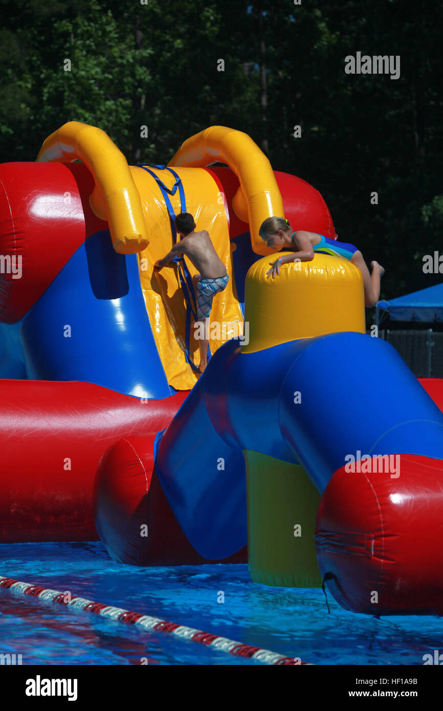 Splash point swimming pool hi-res stock photography and images - Alamy