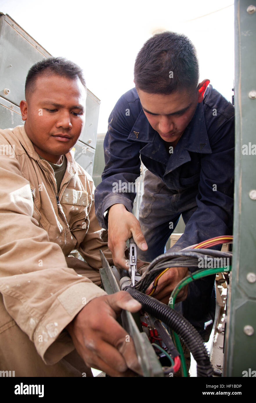 Marines of 3rd Combat Engineer Battalion, Regimental Combat Team 7 ...