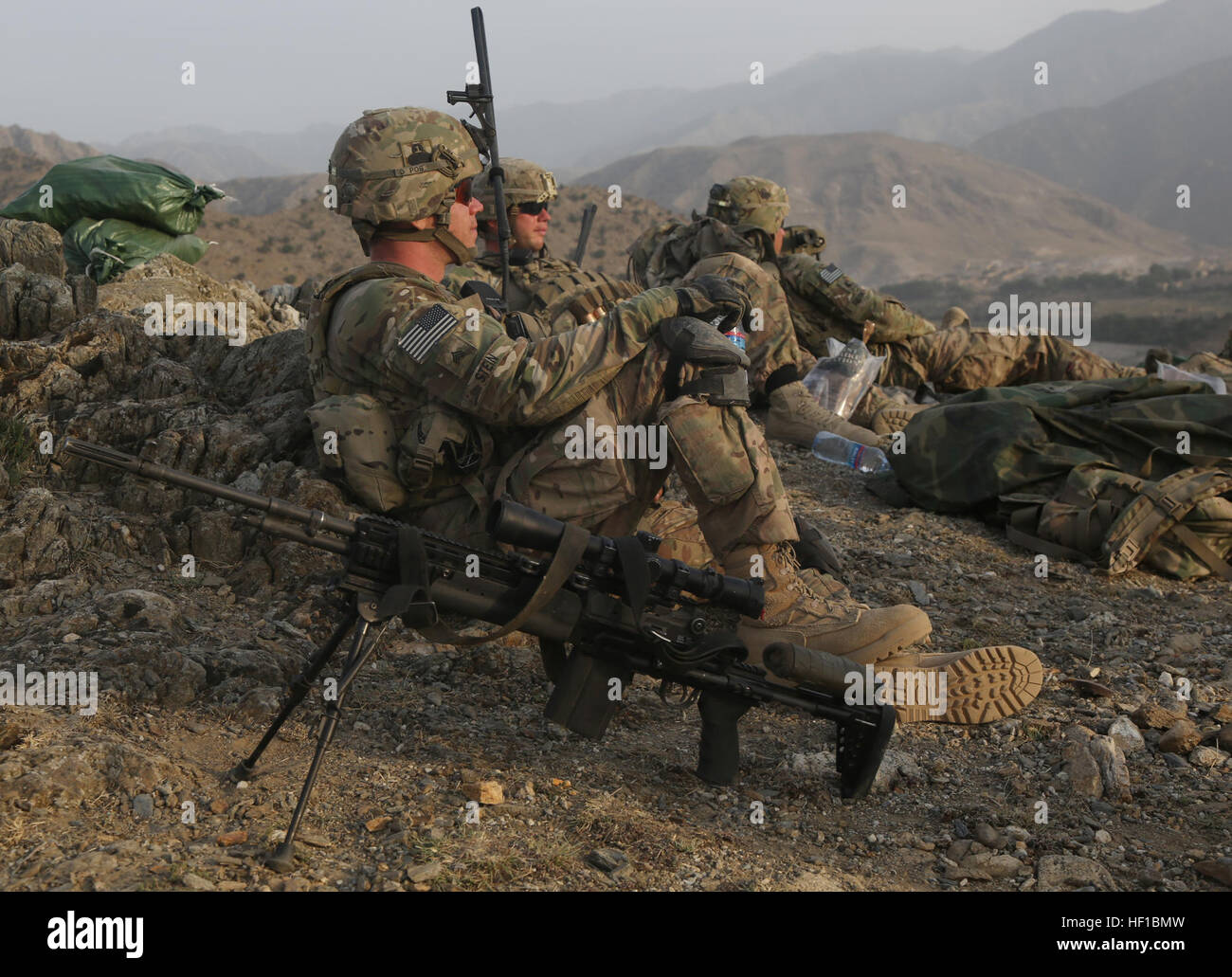 U.S. Army soldiers assigned to Bravo Company, 1st Battalion, 327th ...