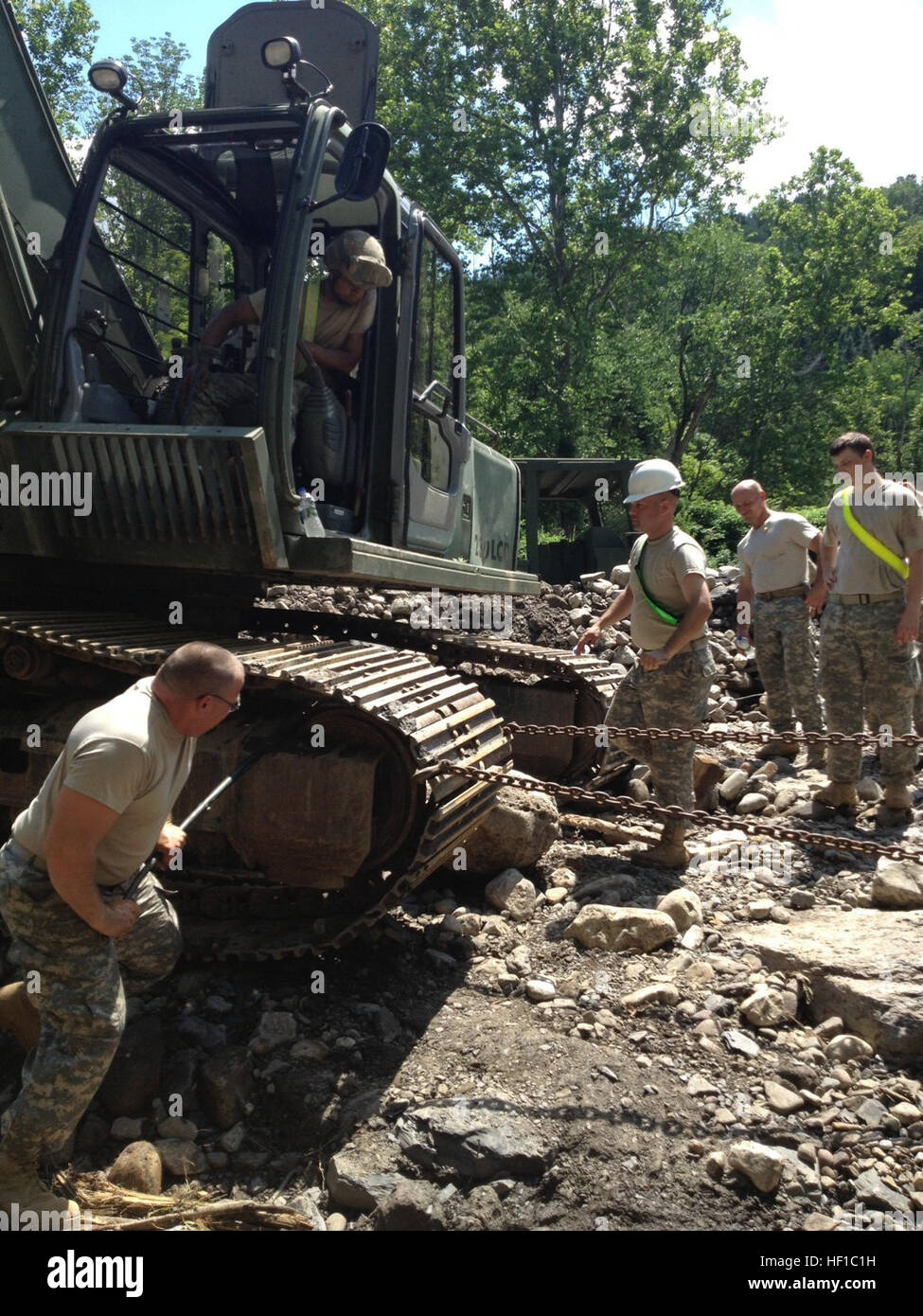 U.S. soldiers with the 827th Engineer Company, New York Army National ...