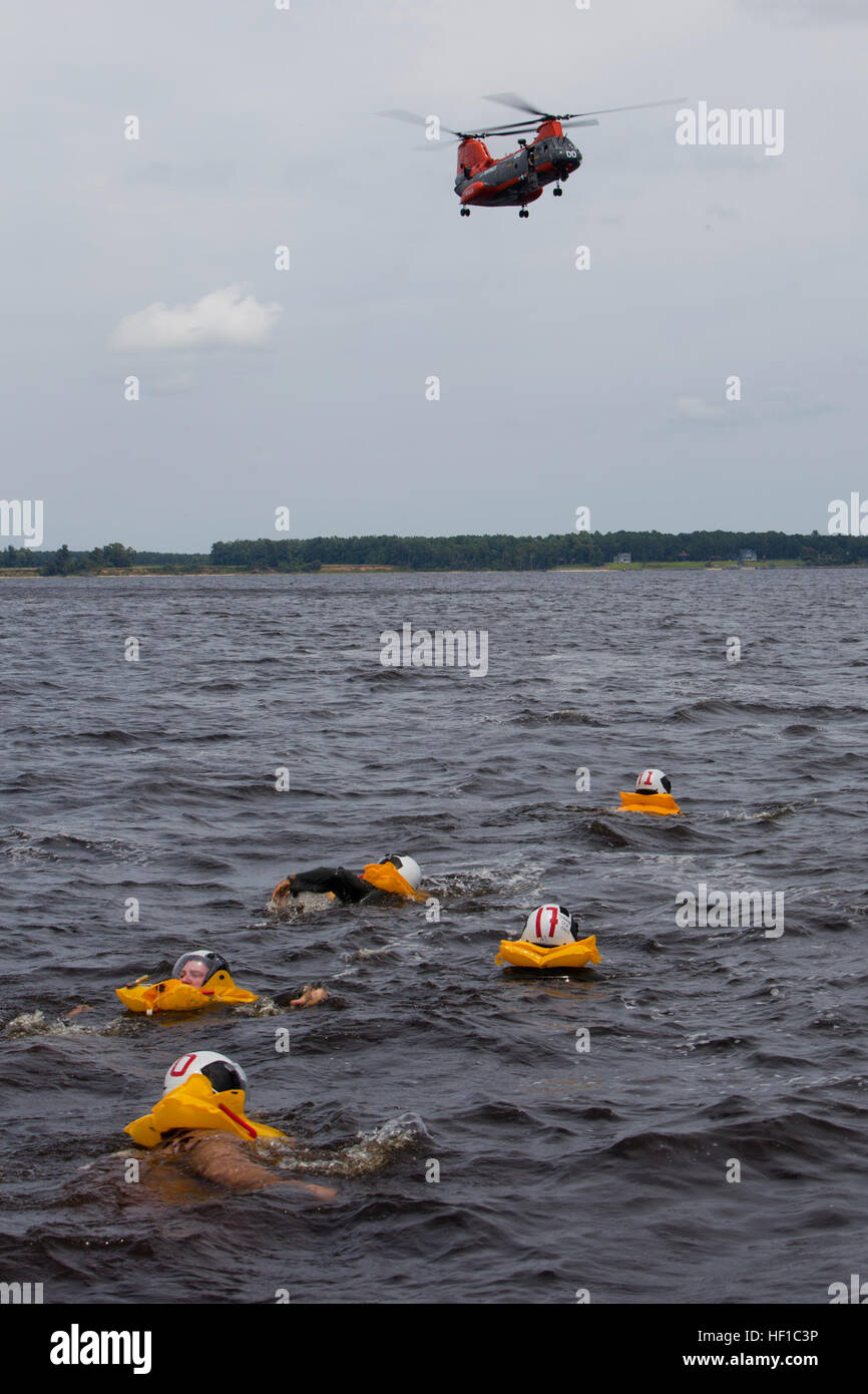 Marines and Sailors with Marine Transport Squadron 1 (VMR-1) swim ...