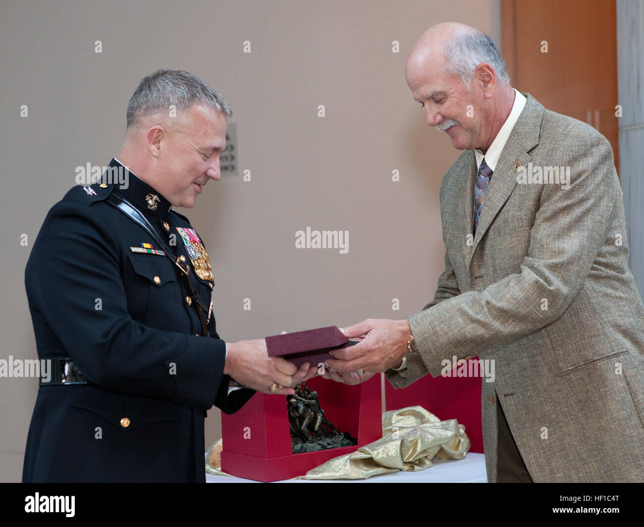 U.S. Marine Corps Maj. Gen. Kenneth F. McKenzie Jr., left, the Marine ...