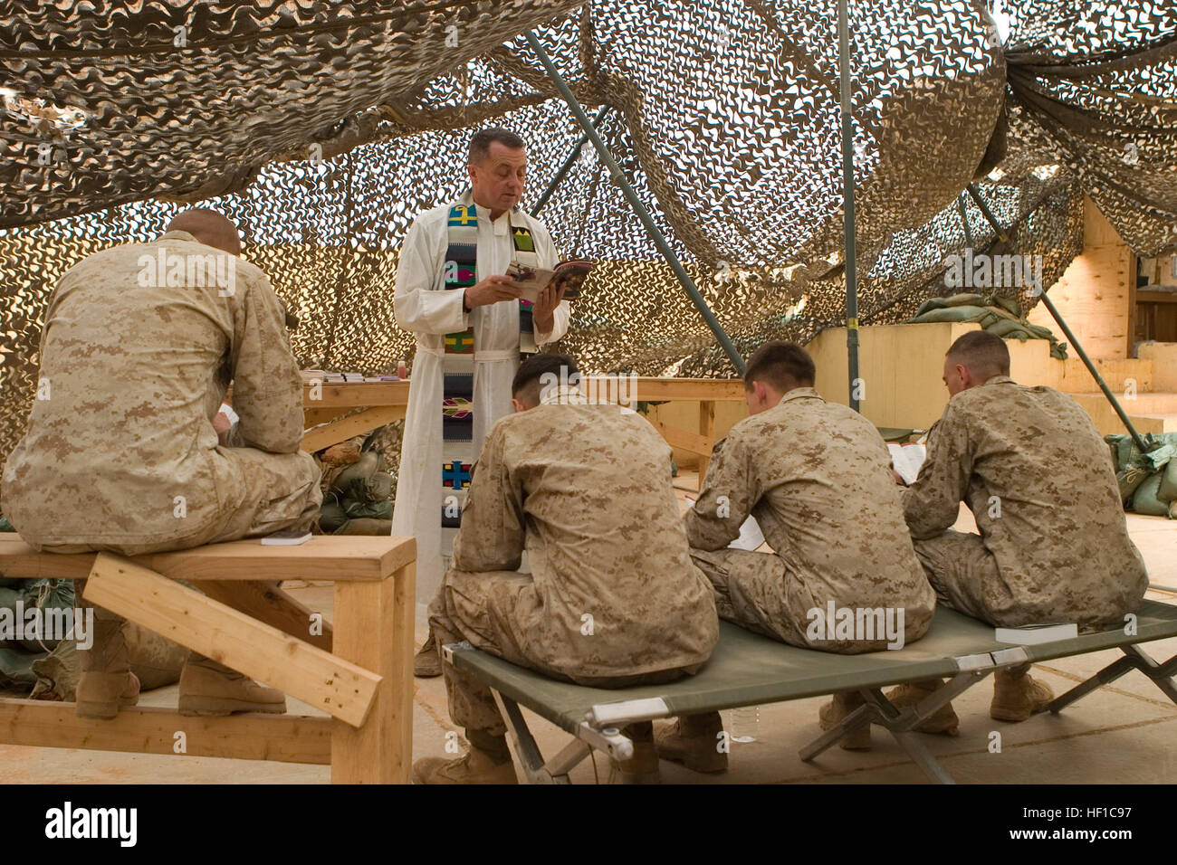 Forward operating base bank in ar rutbah hi-res stock photography and ...