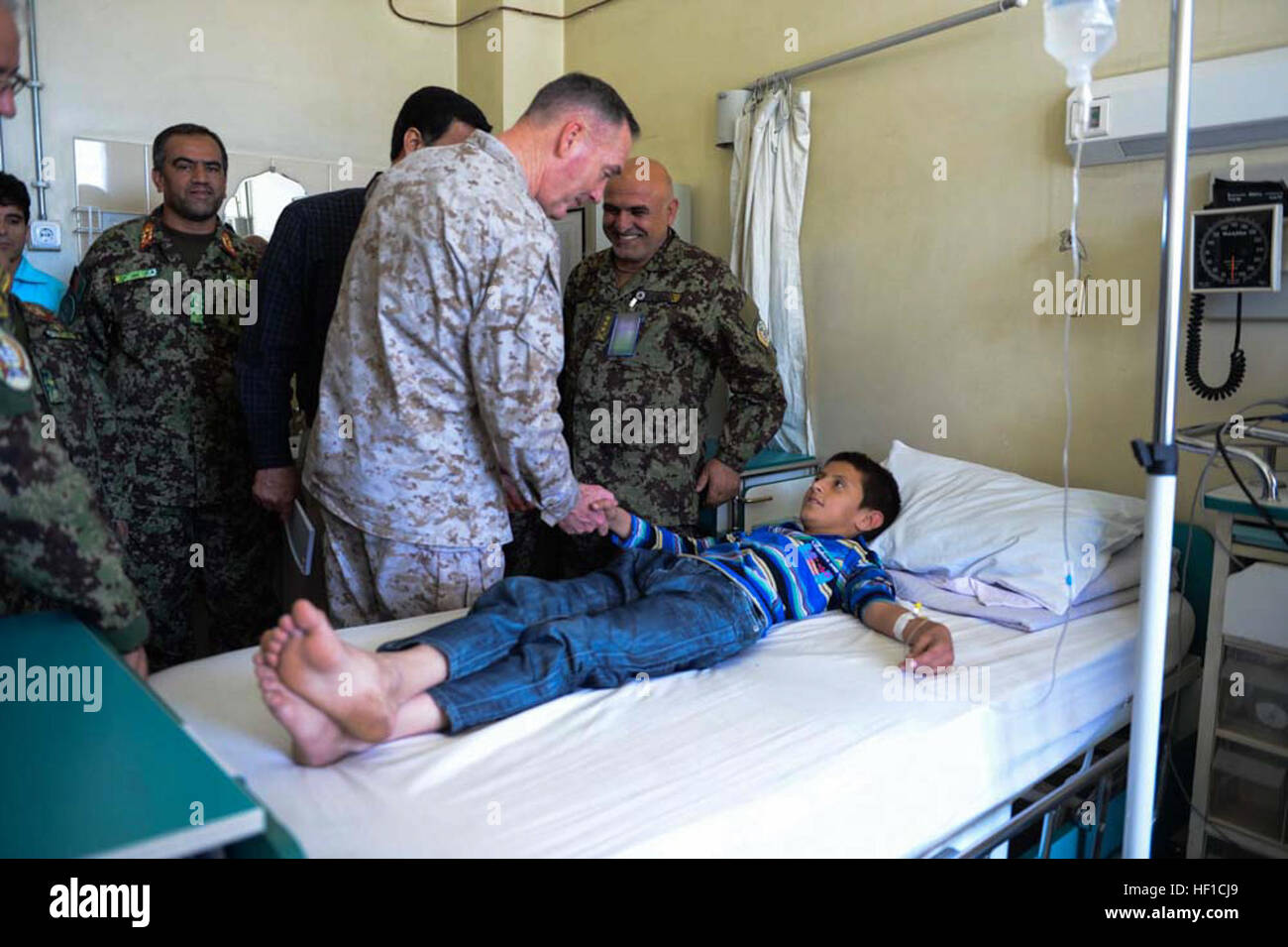 6 military doctors visit hi-res stock photography and images - Alamy