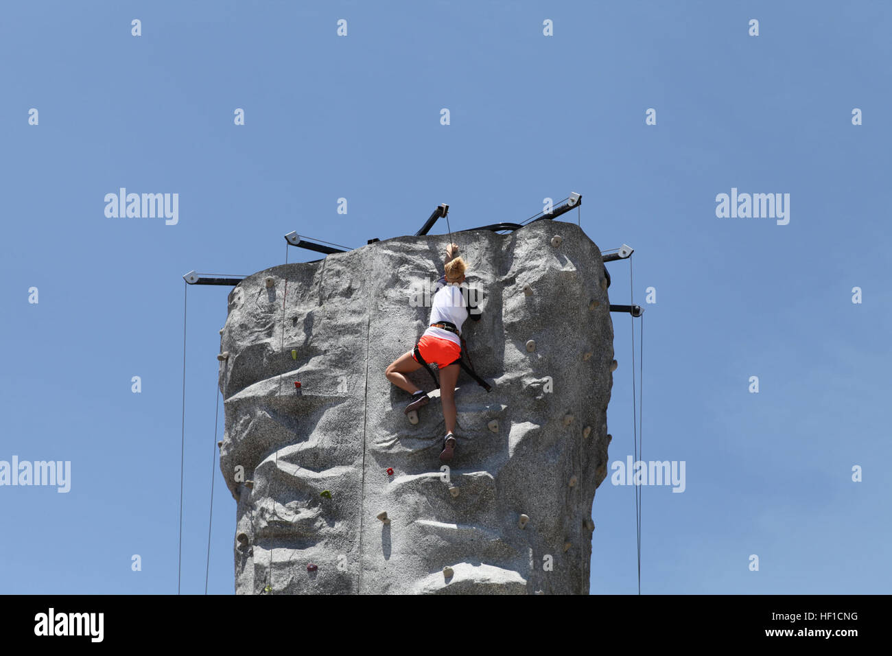Sgt. Kirstie Ennis from Wounded Warrior Battalion - West reaches the ...
