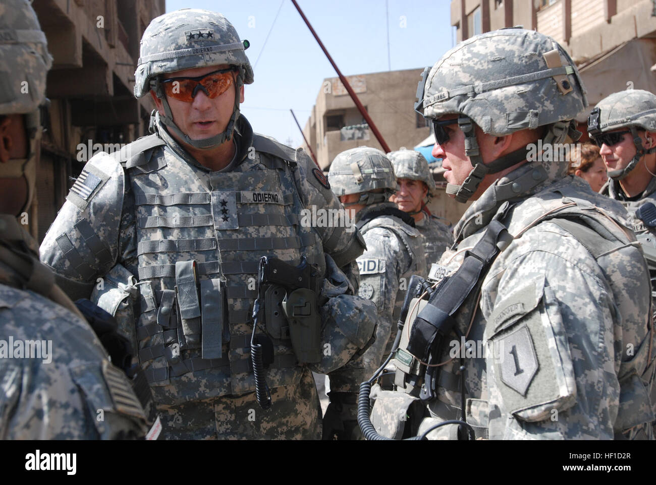 Lt. Gen. Ray Odierno, commander of Multi-National Corps - Iraq, left ...