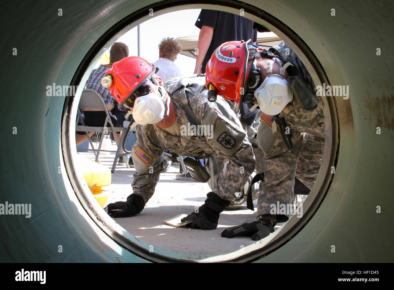 U.S. Army Pvt. Nick Knappe, left, and Sgt. Manuel Lechuga, search and ...