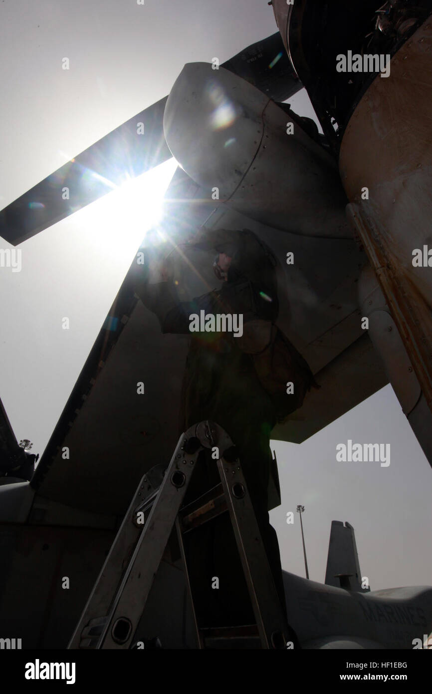 Avionics maintainer hi-res stock photography and images - Alamy