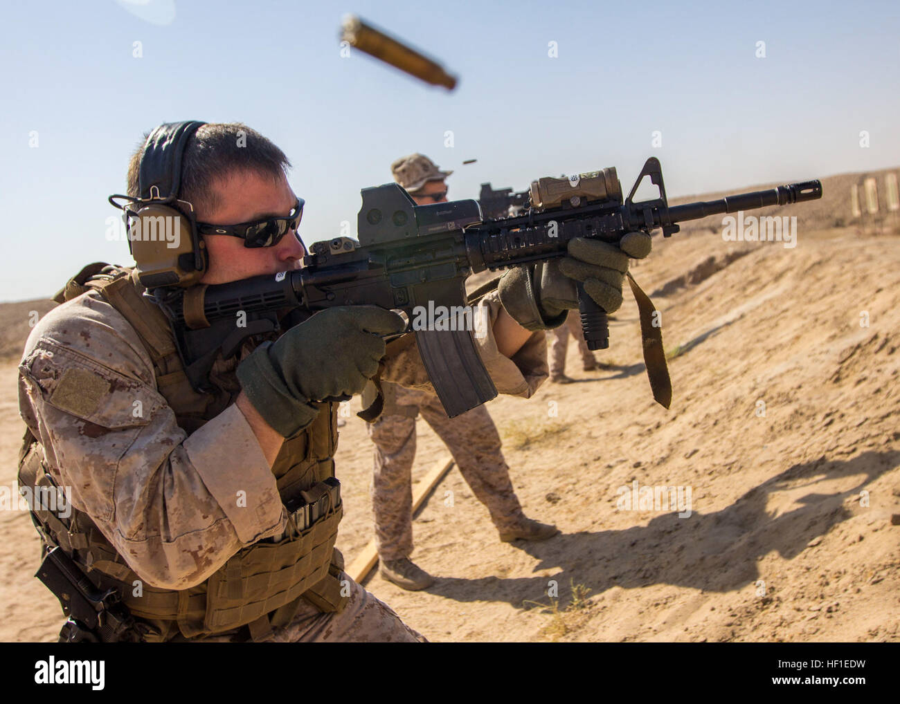 A U.S. Marine assigned to Force Reconnaissance Platoon, Maritime Raid ...
