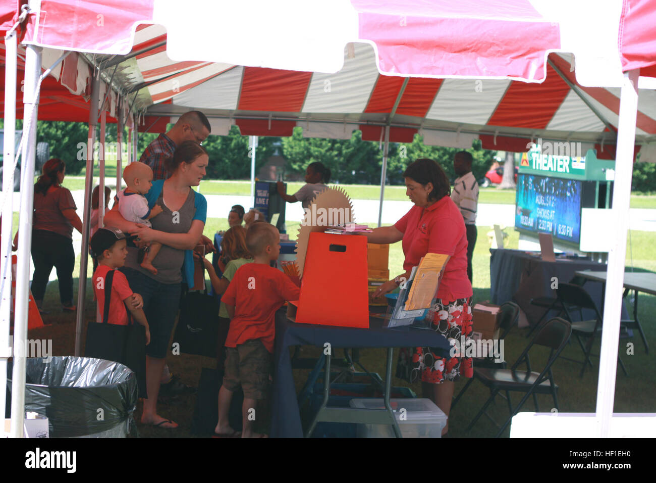 Service members families attended hi-res stock photography and images ...