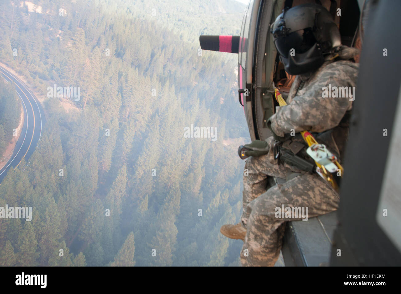A U.S. Army UH-60 Black Hawk helicopter crew chief with the 1st ...