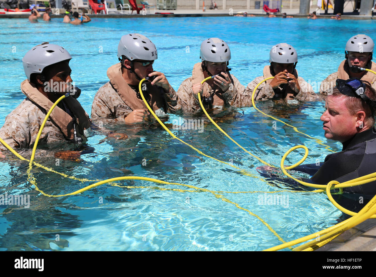 Helo dunker hi-res stock photography and images - Alamy