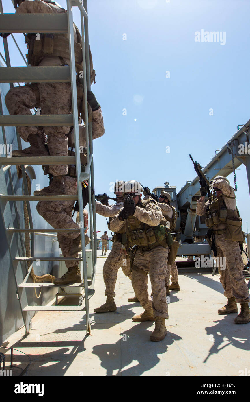 Reconnaissance marines from maritime hi-res stock photography and ...