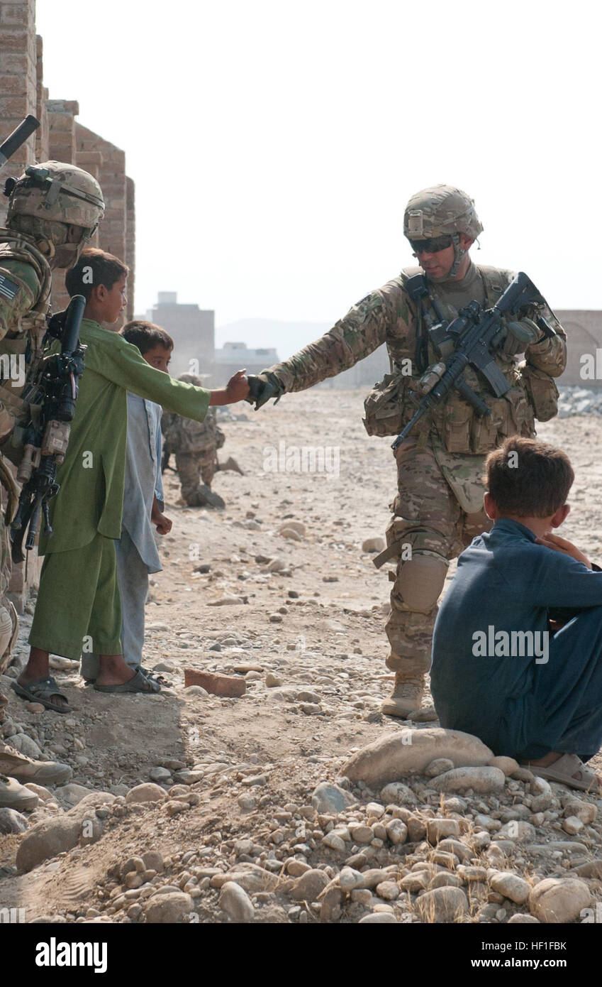 U.S. Army personnel from Charlie Troop, 4th Squadron, 9th Cavalry ...