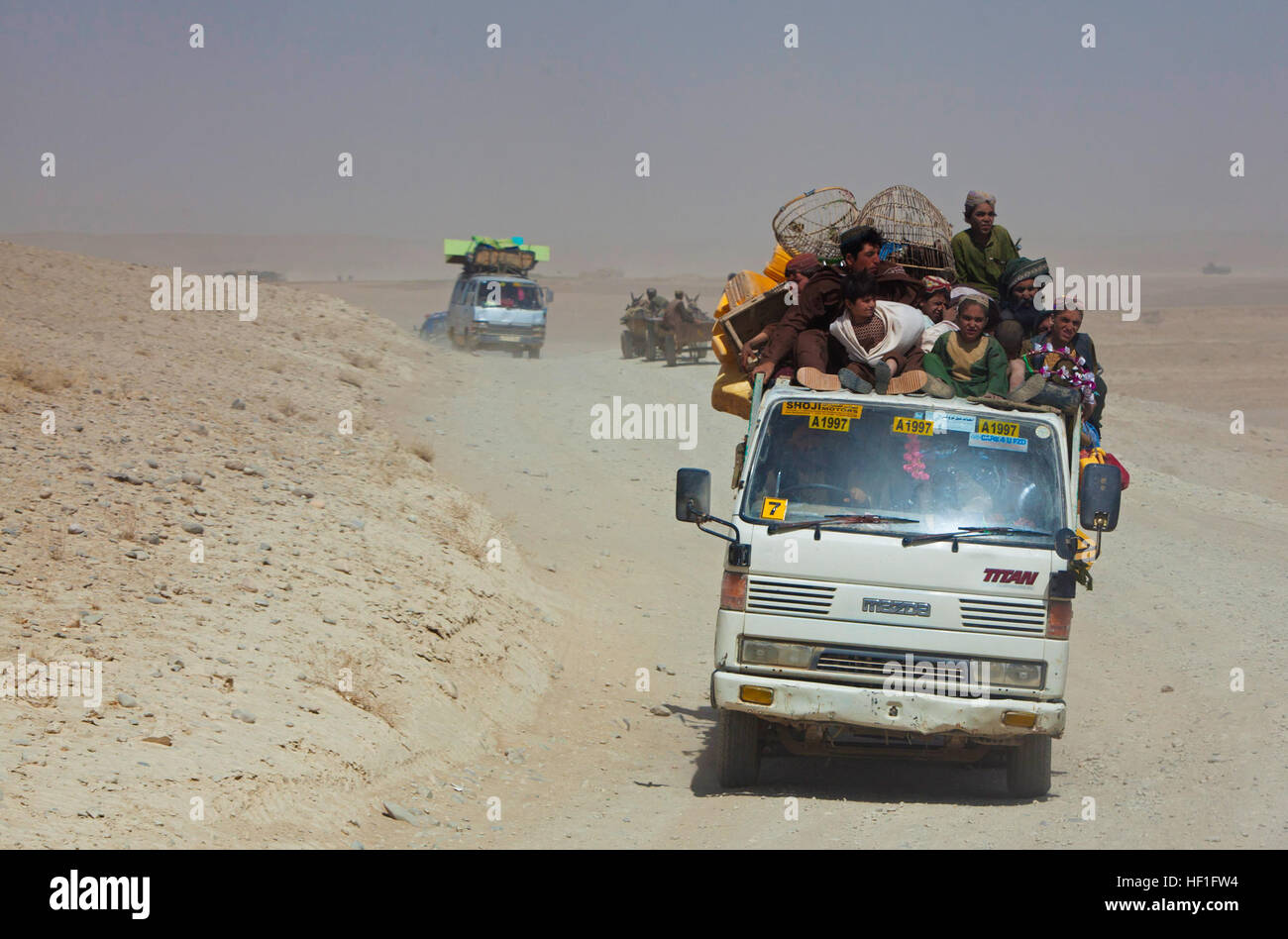 Military convoys in the desert hi-res stock photography and images - Alamy