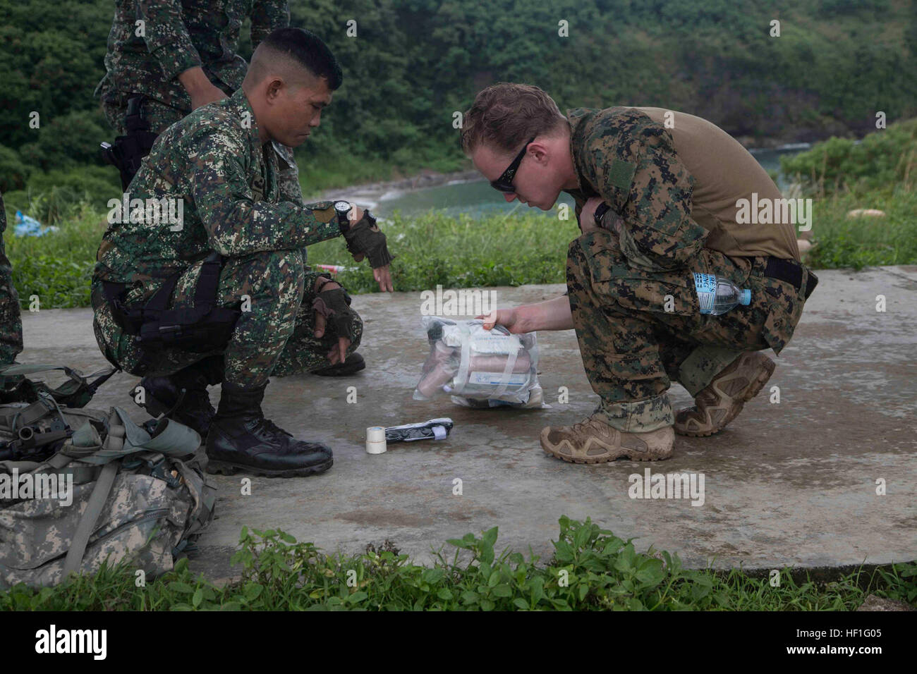 U.S. Marines with Force Reconnaissance Platoon, Maritime Raid Force ...