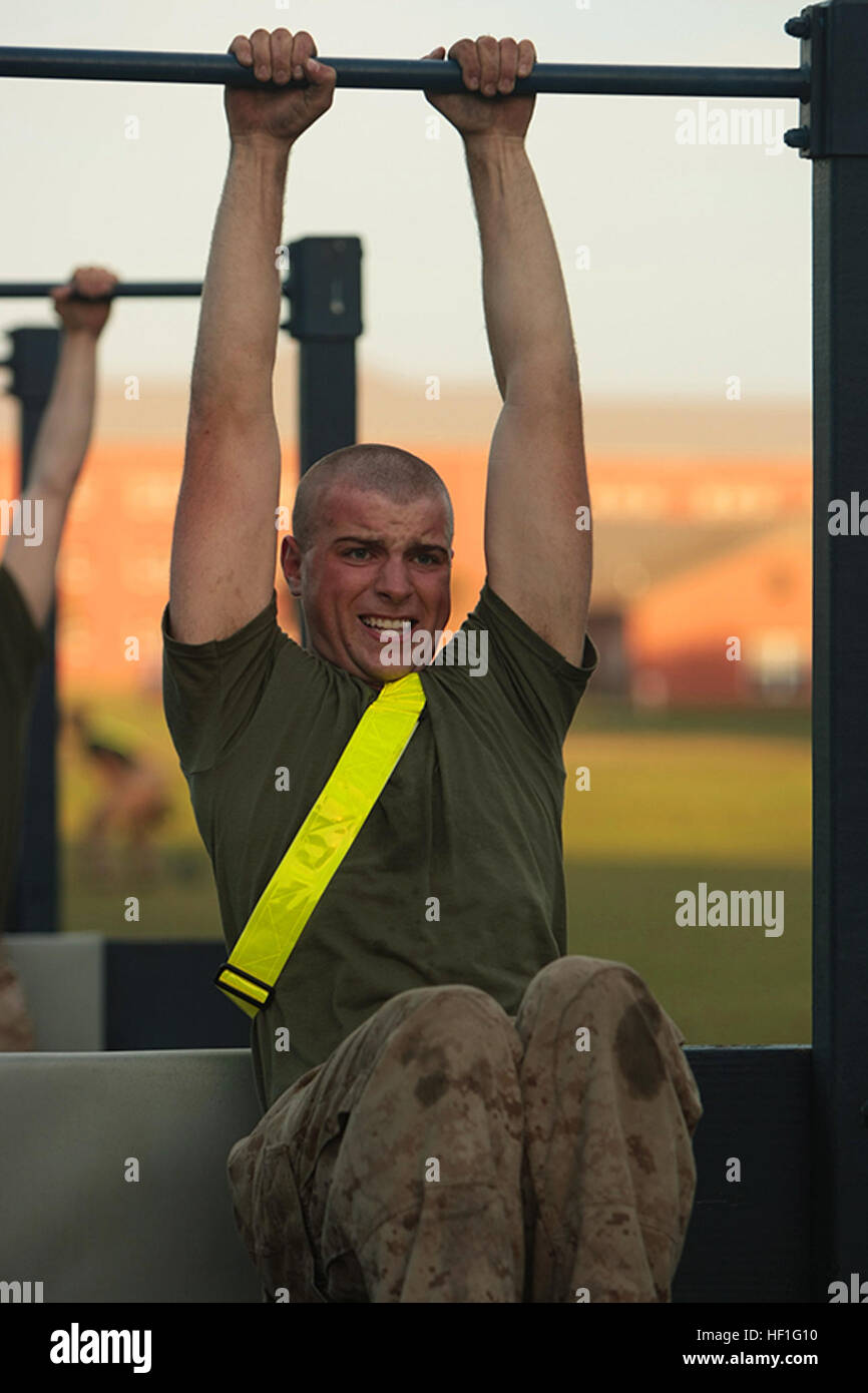 Marine recruit trains corps hi-res stock photography and images - Alamy