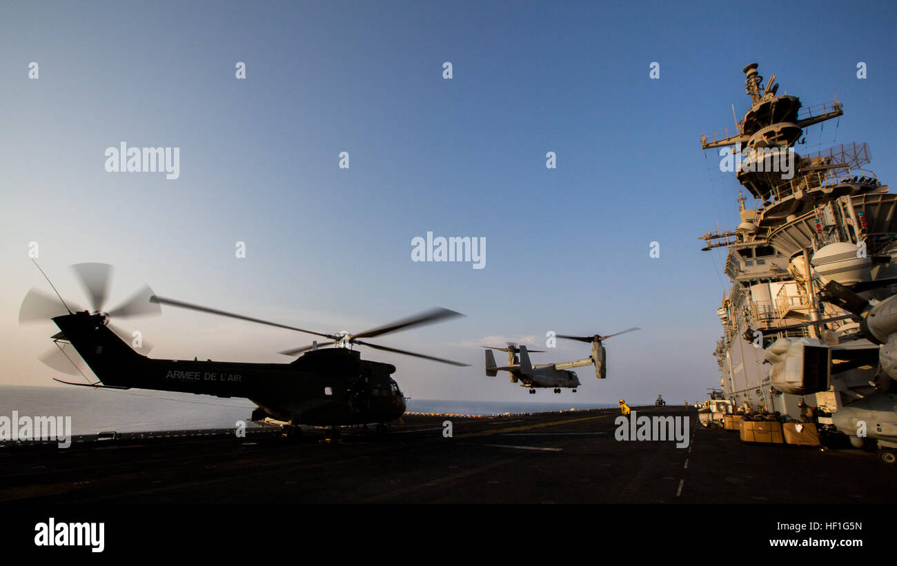 An MV-22B Osprey assigned to Marine Medium Tiltrotor Squadron (VMM) 266 ...