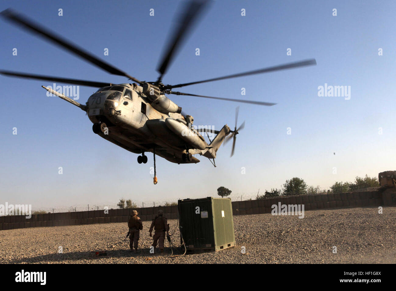 A CH-53E Super Stallion aircraft assigned to Marine Heavy Helicopter ...