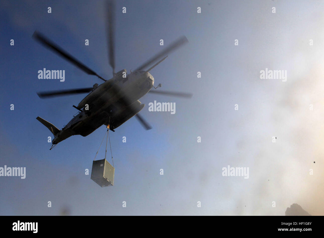 A CH-53E Super Stallion aircraft assigned to Marine Heavy Helicopter ...