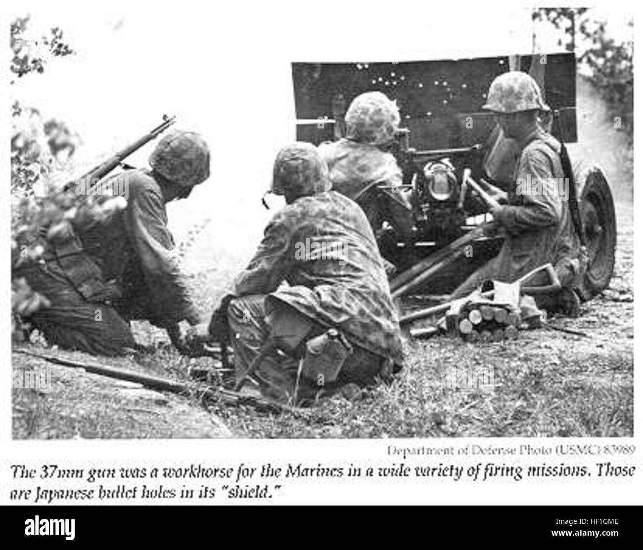 37mm gun crew in battle lg Stock Photo - Alamy