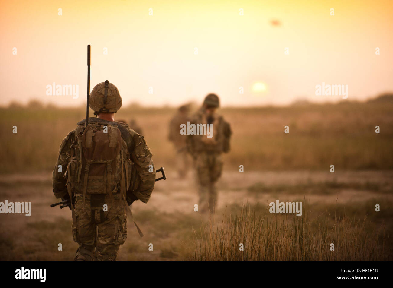 British soldiers from Light Regiment Royal Artillery, 29th Commando ...