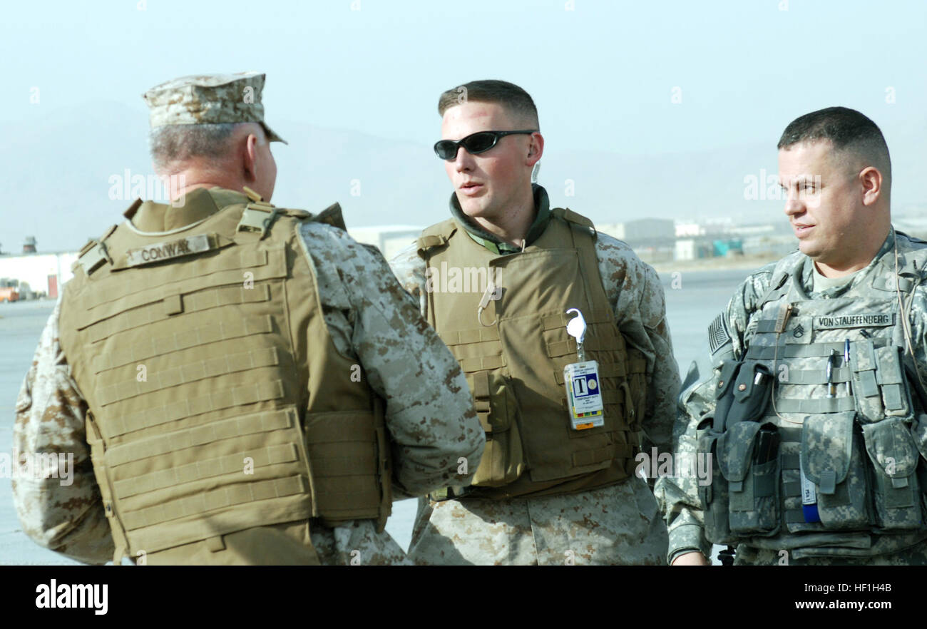 Marine Gen. James T. Conway, Commandant of the Marine Corps thanks ...