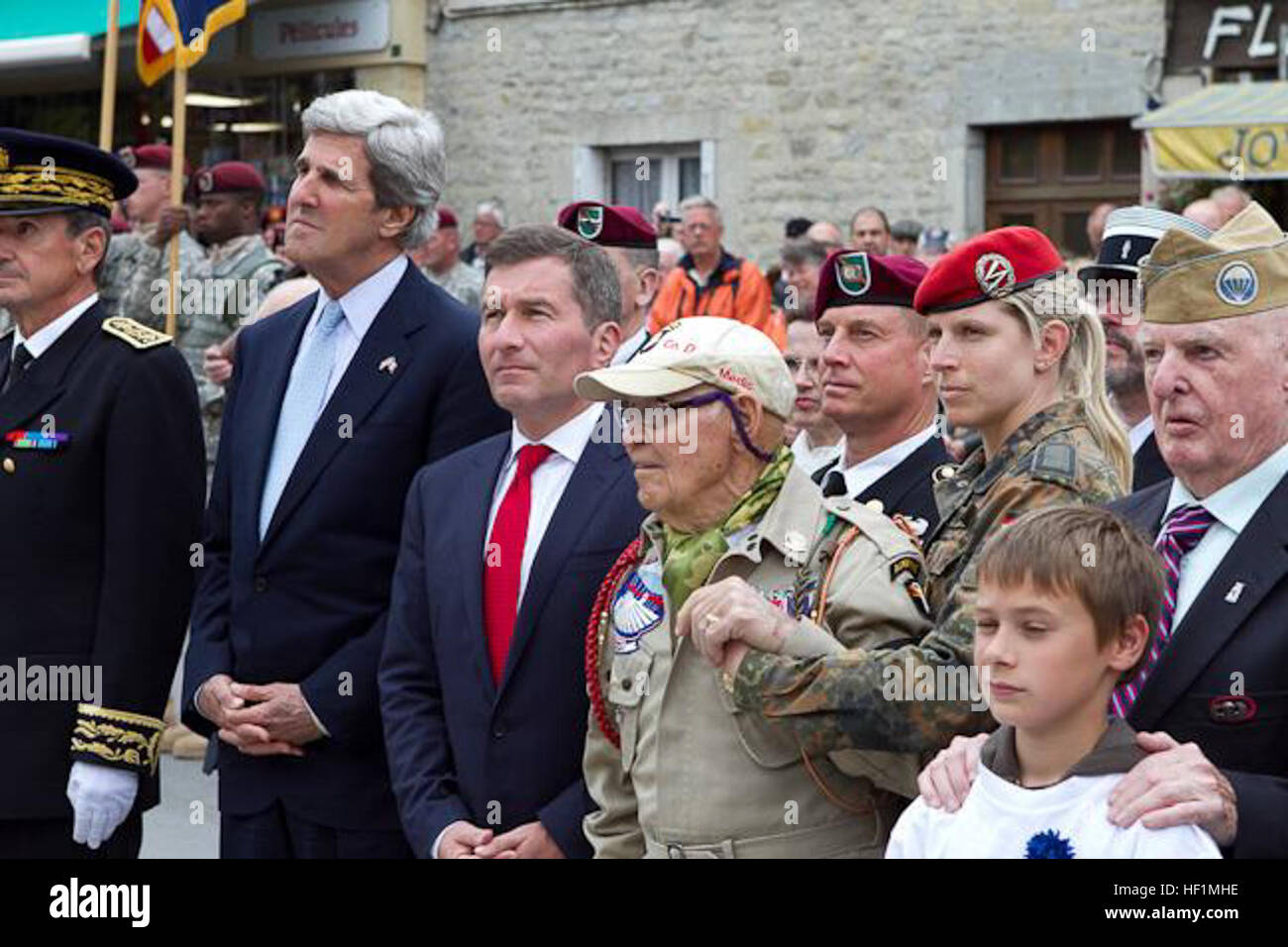 A German soldier helps support World War II veteran paratrooper Robert ...