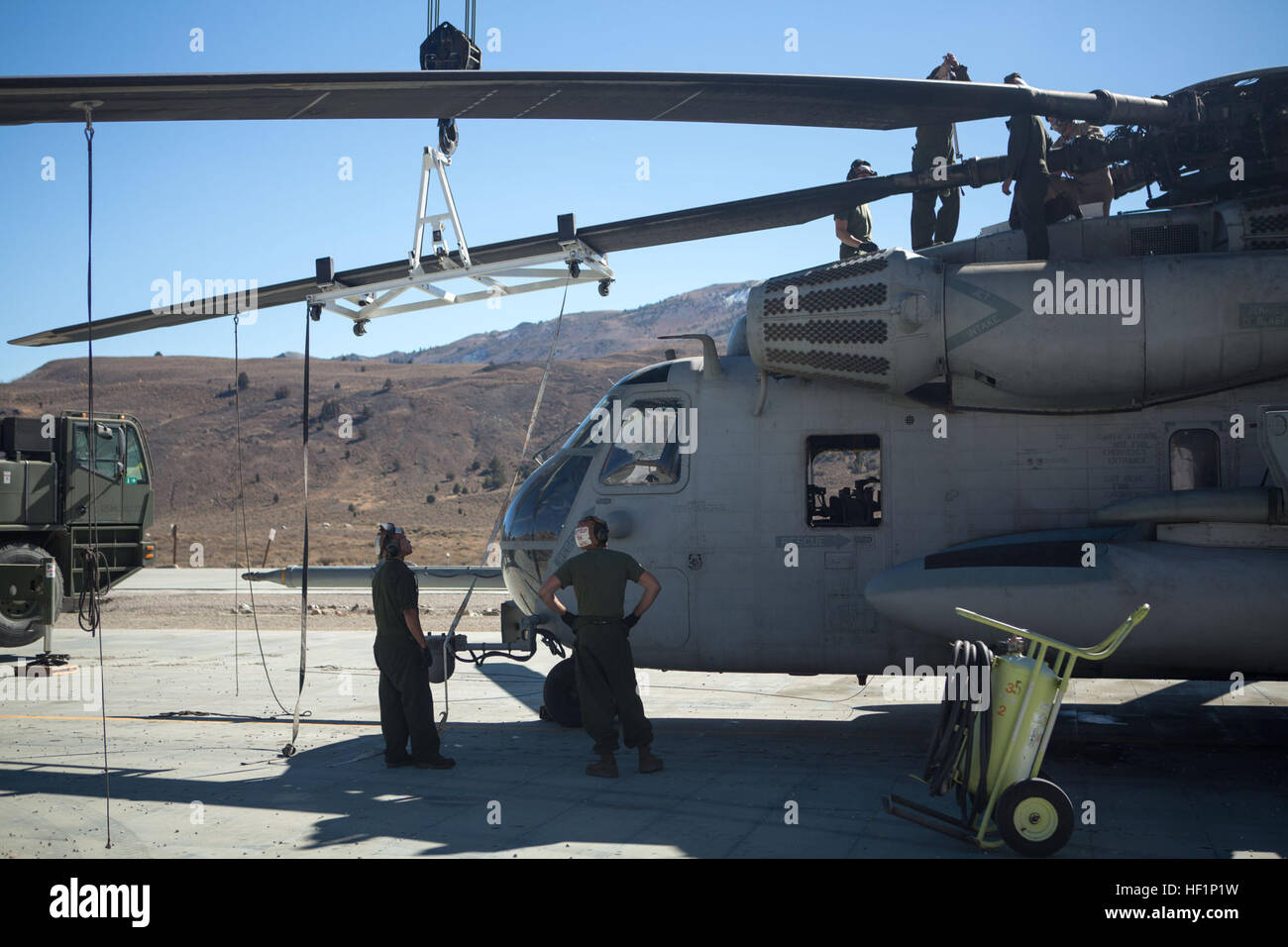 U s marines with marine heavy helicopter squadron 466 hmh 466 hi-res ...