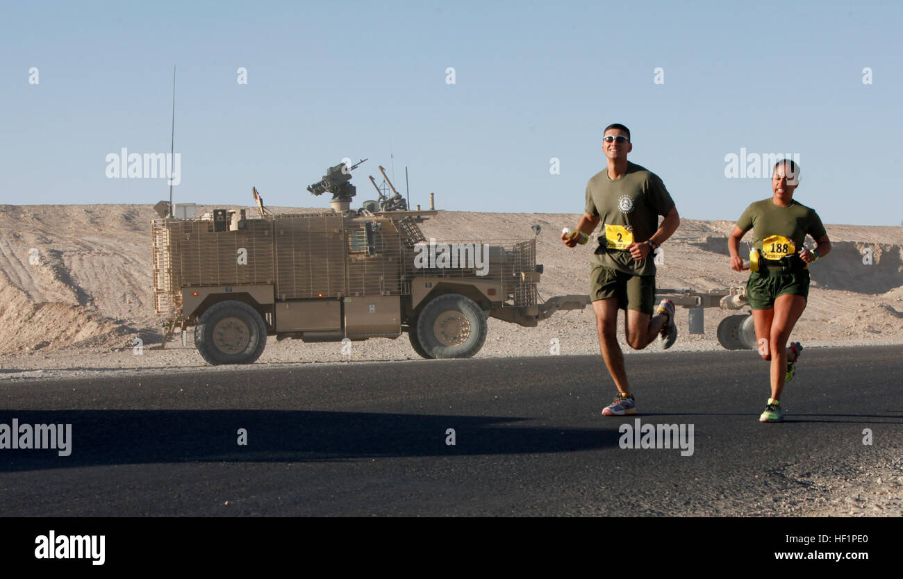 Runners compete in the 2013 Marine Corps Marathon Forward at Camp ...