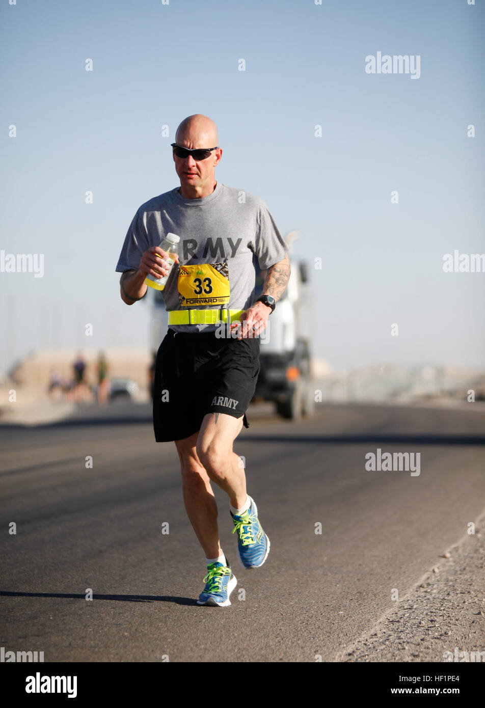 Runners compete in the 2013 Marine Corps Marathon Forward at Camp ...