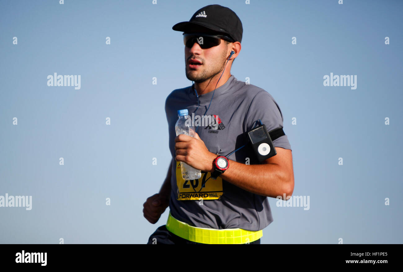 Runners compete in the 2013 Marine Corps Marathon Forward at Camp ...