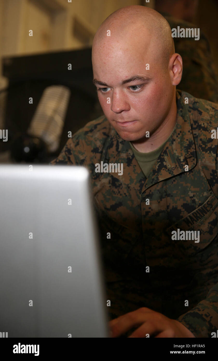 Marine wing communications squadron 38 hi-res stock photography and ...