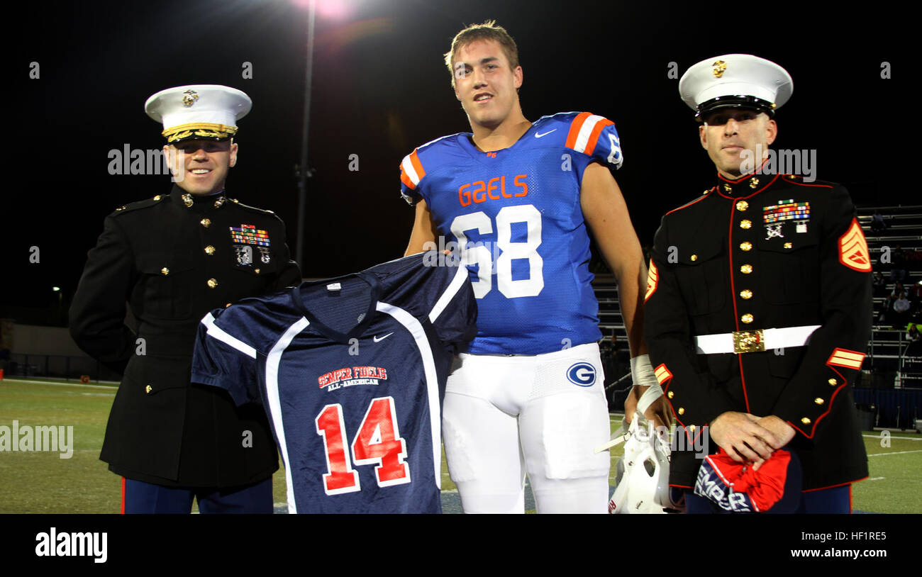 Maj. Brian Donlon, left, the commanding officer of Recruiting Station ...
