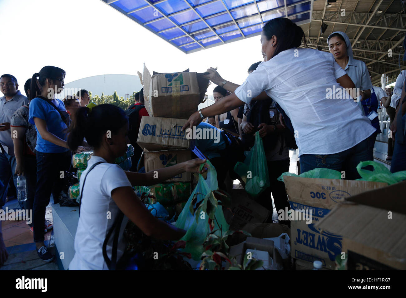 Volunteers with the Department of Social Welfare and Development ...