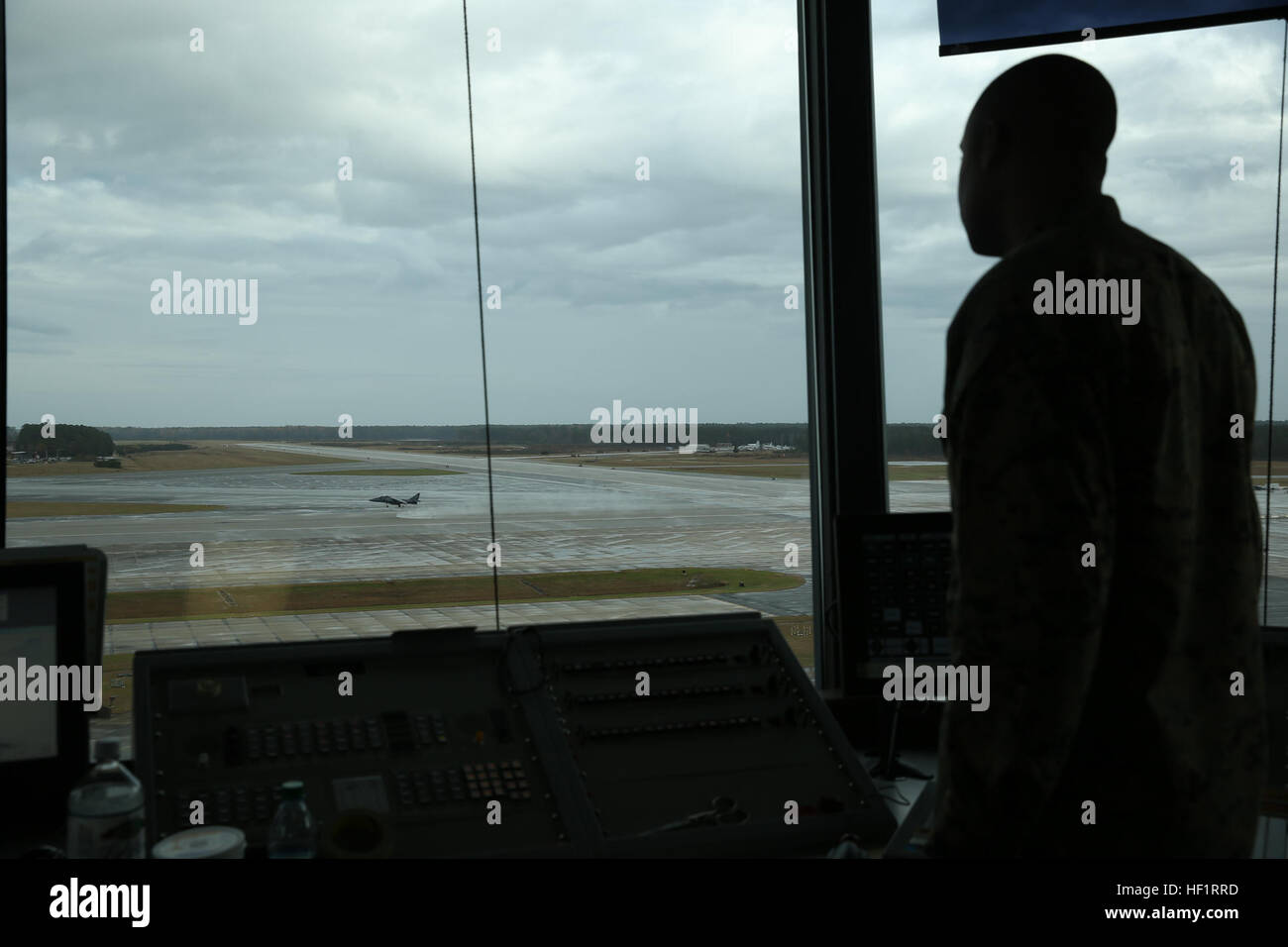 Air traffic controllers radar approach control hi-res stock photography ...