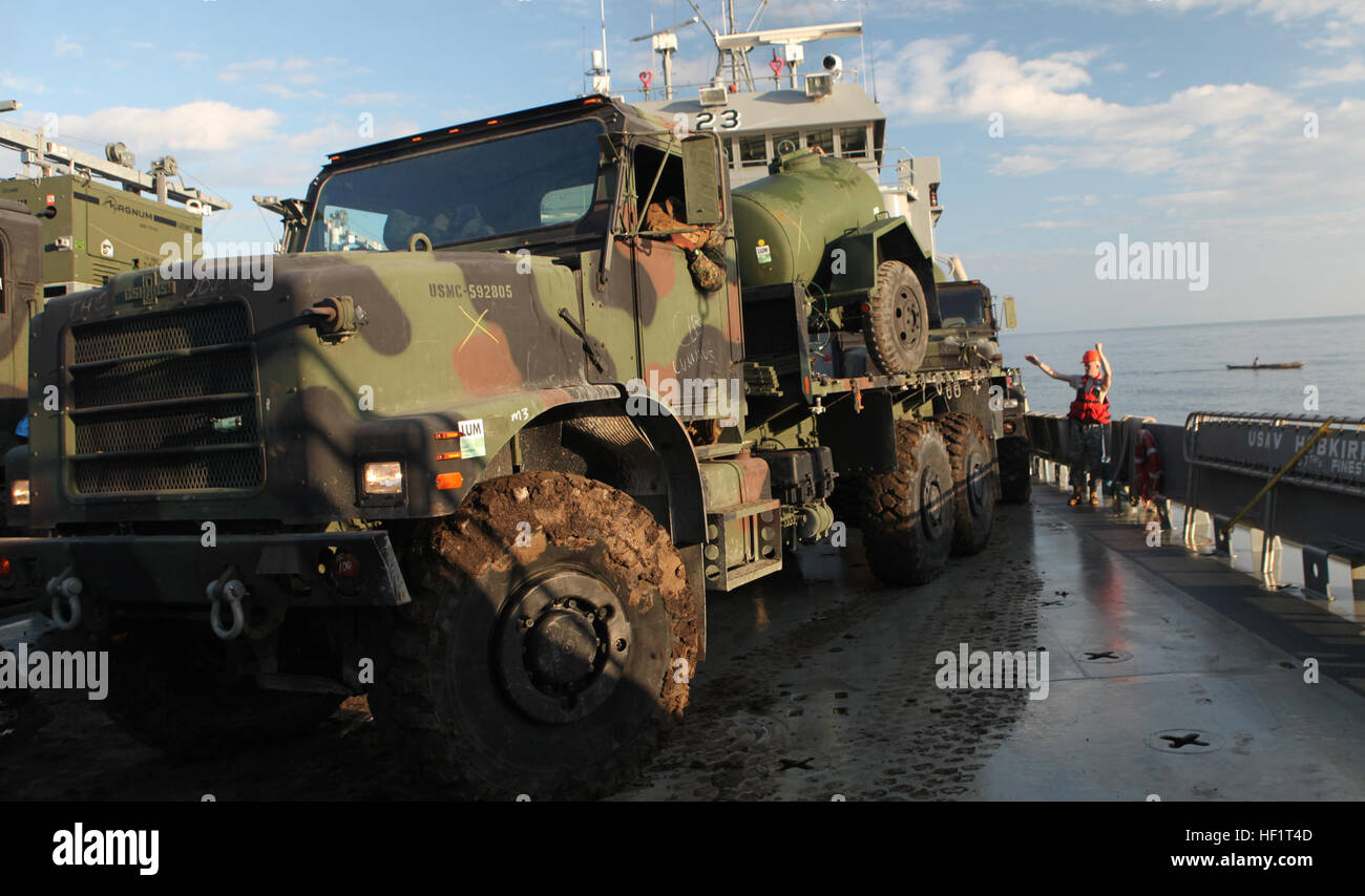 Soldiers assist Marines from 22nd Marine Expeditionary Unit to load ...