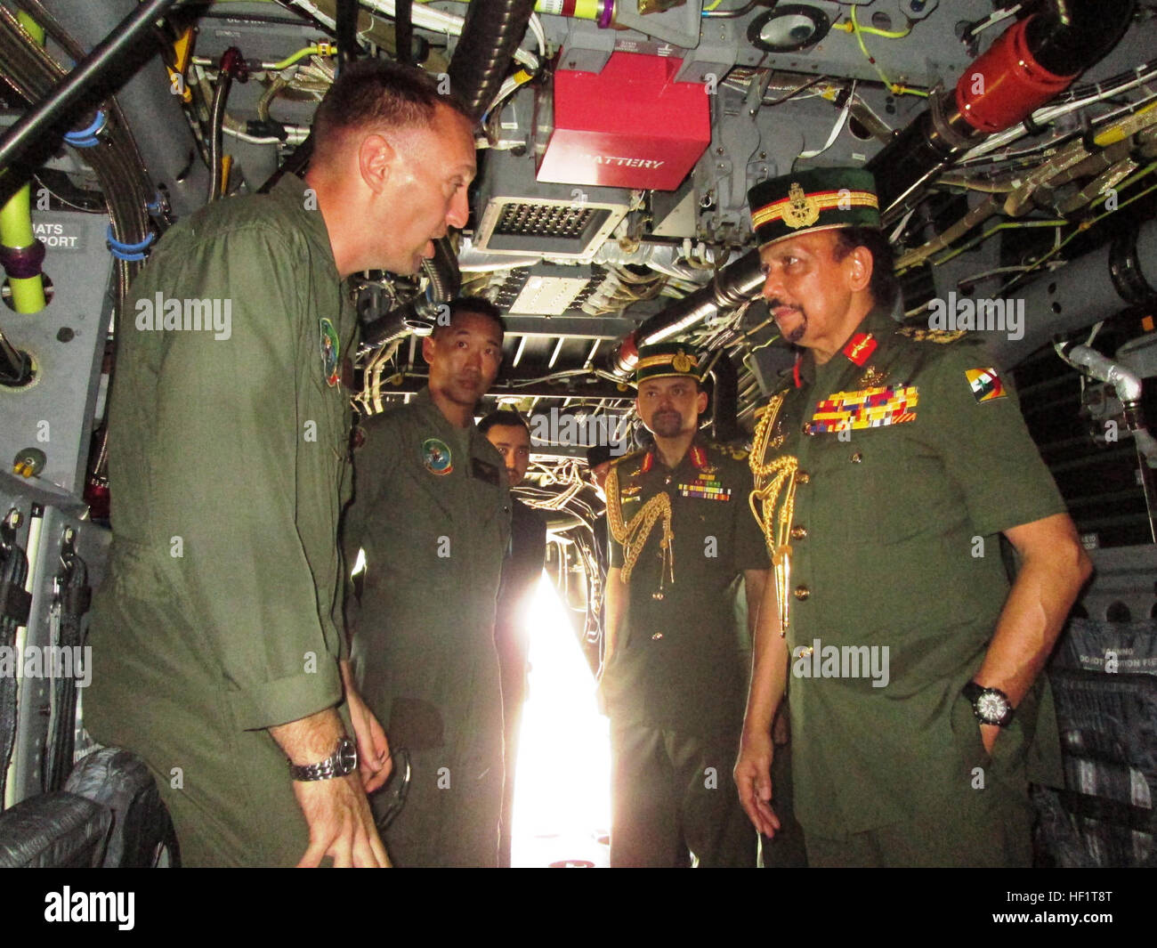 Sultan of Brunei views U.S. Marine capabilities at BRIDEX13 131203-M ...