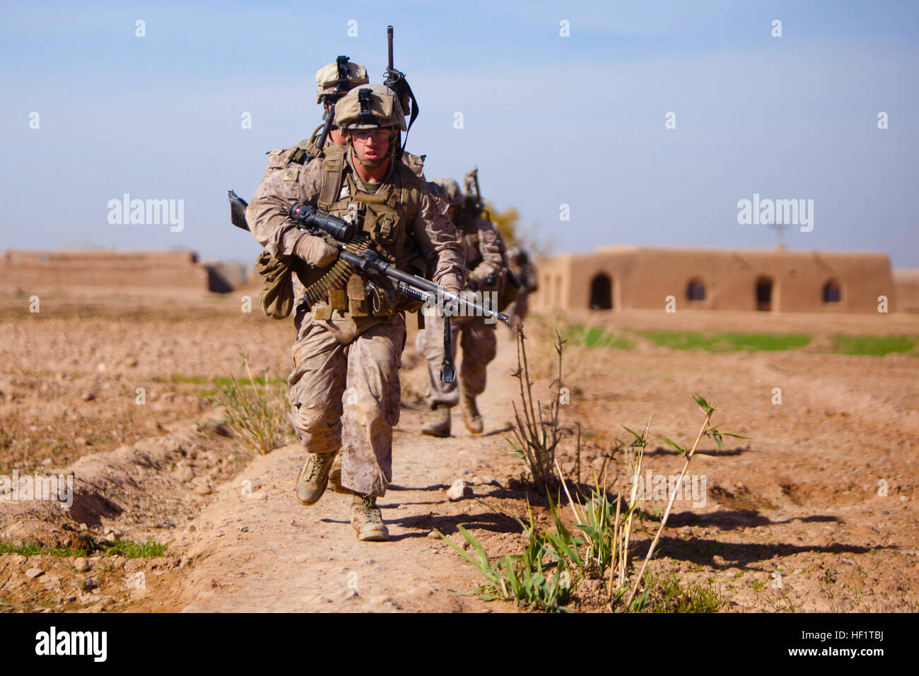 Military movements under cover hi-res stock photography and images - Alamy