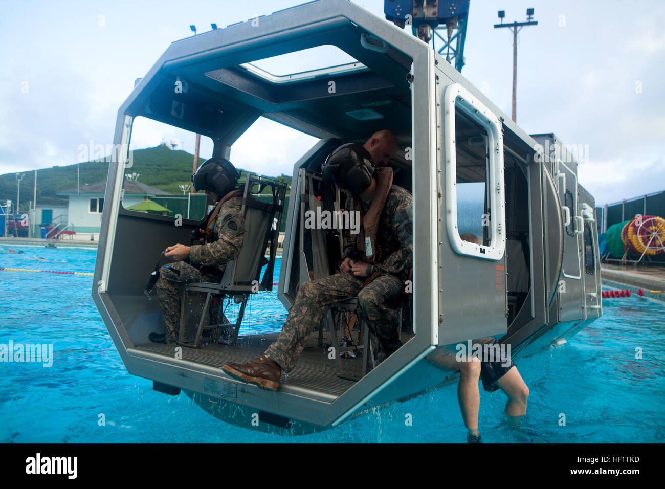 Helo dunker hi-res stock photography and images - Alamy