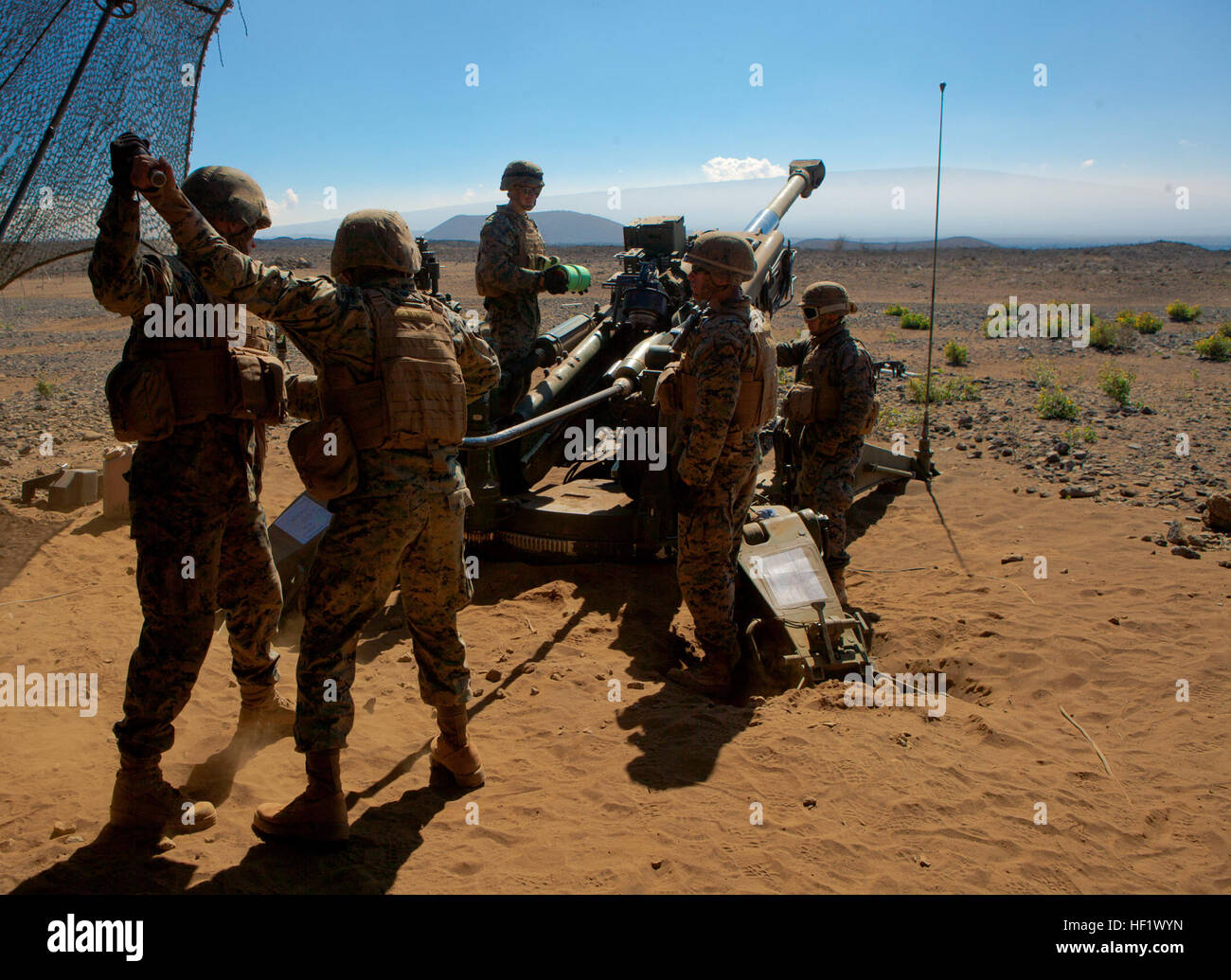 U.S. Marines with bravo battery, 1st Battalion, 12th Marines (1/12 ...